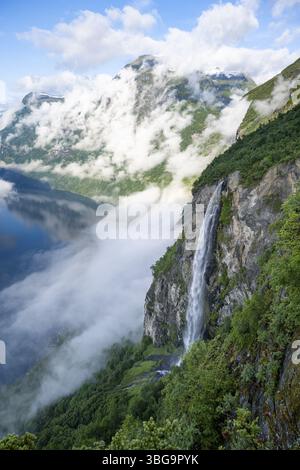 Gjerdefossen waterfall, at Ornesvingen viewpoint, atmospheric clouds ...