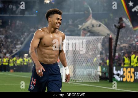 Desire Doue of Paris Saint-Germain FC is tackled by Marcelo Weigandt of ...