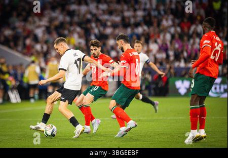 MUNCHEN - Pedro Neto of Portugal with the Nations League trophy during ...