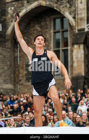 Zernikel Oleg (ASV Landau) am 04.06.2025 beim NetAachen Domspringen 2025 auf dem Katschhof in ...
