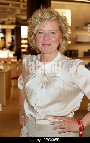 Lisa Ortgies bei der Eröffnung vom Breuninger Flagship Store in der ...