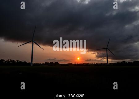Polegate, June 6th 2025: The sun rising in the early morning at ...