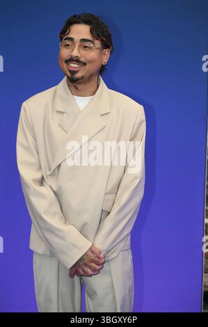 Comedian Tony Bauer kommt zur Preisverleihung Deutscher Entertainment ...