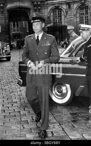 General Lauris Norstad Stock Photo - Alamy