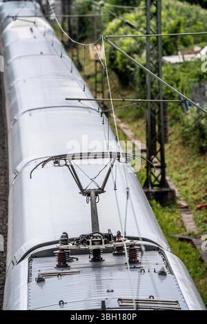 Bahnstrom, Oberleitung, Detail, Verspannung der stromführenden ...