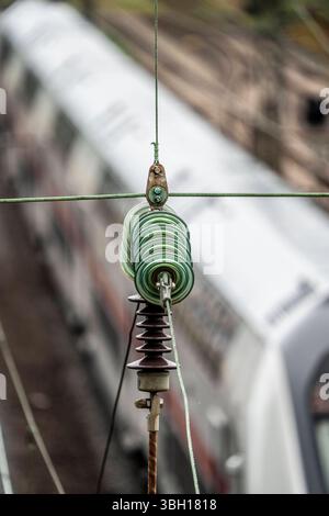 Bahnstrom, Oberleitung, Detail, Verspannung der stromführenden ...