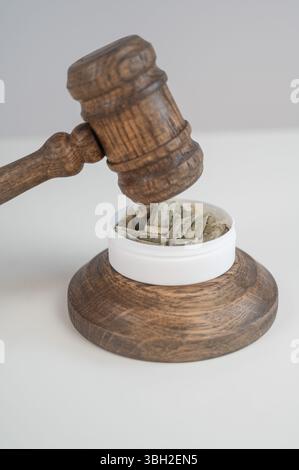 Judge Bangs Gavel. Chewing Tobacco Ban Stock Photo - Alamy