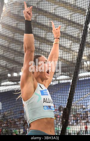 United States' Valarie Allman celebrates after winning the gold medal ...