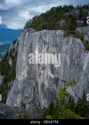 The granite monolith and cliffs of the Stawamus Chief, a mountain ...
