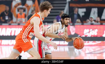 Tobias Jensen (Ratiopharm Ulm, #07) vs Grayson Murphy (Telekom Baskets ...