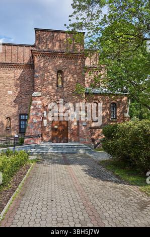 Facade of large building with archway Stock Photo - Alamy
