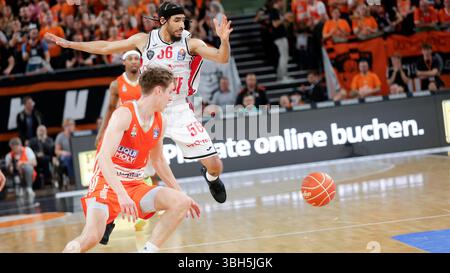 Tobias Jensen (Ratiopharm Ulm, #07) vs Grayson Murphy (Telekom Baskets ...