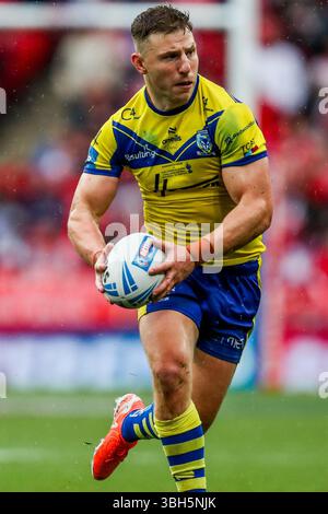 George Williams #7 of Warrington Wolves runs at the Castleford Tigers ...