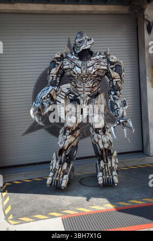 The Transformers Megatron robot at Universal Studios amusement park ...