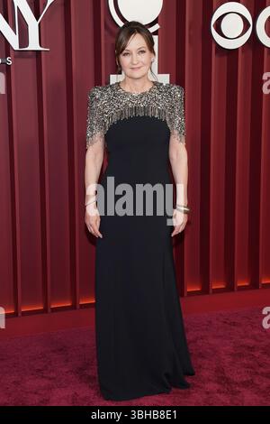 NEW YORK, NEW YORK - JUNE 08: (L-R) Miriam Buether and Benjamin Pearcy ...