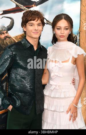 Mason Thames und Nico Parker bei der Premiere des Kinofilms 'How to Train Your Dragon ...