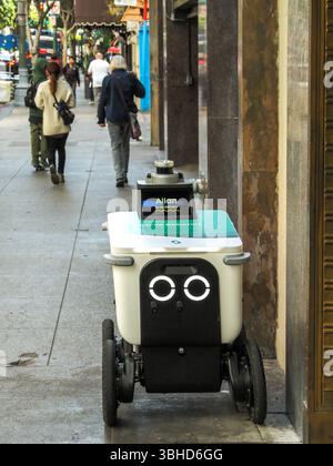 Serve Robotics autonomous delivery robot on the streets of downtown ...