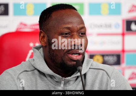 Senegal head coach Pape Thiaw talks with his players during a hydration ...