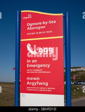 Emergency services 999 call 999 sign on side of fire engine Stock Photo ...