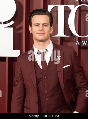 Jonathan Groff wearing suit by Thom Browne attends 78th annual TONY ...