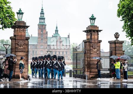 Copenhagen, Denmark. 06th, June 2025. Soldiers from the Danish Royal ...