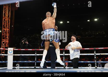 Fabio Wardley celebrates after knocking out Justis Huni - Fabio Wardley ...