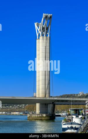 Gustave Flaubert Bridge spans the Seine near Rouen. The design had to ...