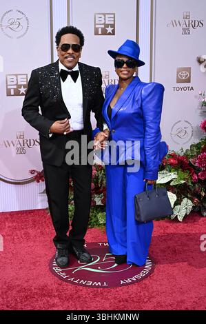 Charlie Wilson und Shante Broadus bei der Verleihung der 25. BET Awards ...