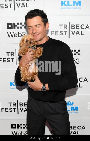 Orlando Bloom and his dog Biggie Smalls attend the "Deep Cover ...