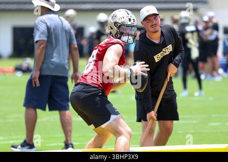 New Orleans Saints quarterback Hunter Dekkers (18) attempts a pass ...