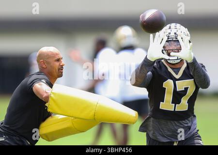 Wide receiver Dante Pettis (17) makes a catch during the third day of ...