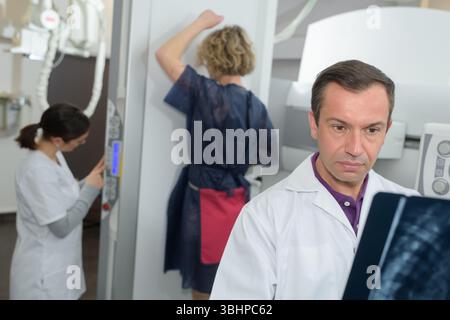 doctor preparing patient for mammogram test Stock Photo - Alamy