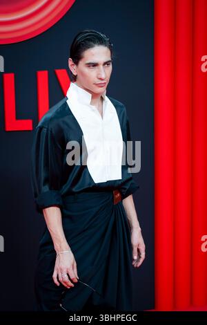 Enzo Gomez attends to '10th Anniversary Netflix Spain' Red Carpet at ...