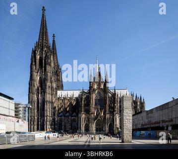 the south facade of the cathedral, Roncalliplatz square, Cologne ...