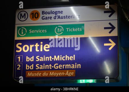 Paris, Metro, Leitsystem // Paris, Metro, Wayfinding System *** Paris ...