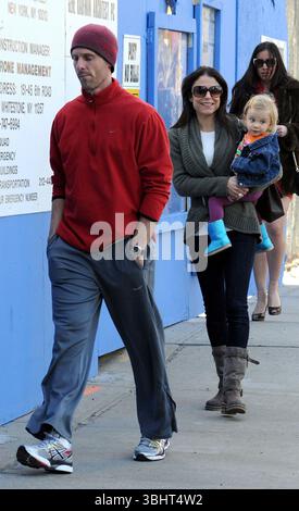 Bethenny Frankel and her husband Jason Hoppy with their daughter Bryn ...