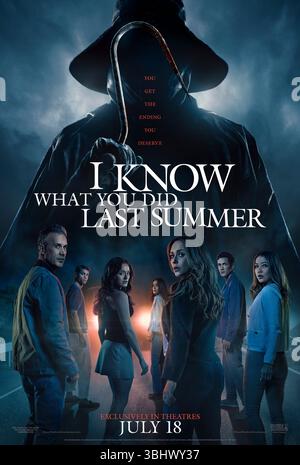 (L-R) Madelyn Cline and Jennifer Kaytin Robinson at the Columbia Pictures' "I KNOW WHAT YOU DID ...