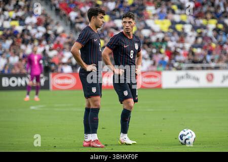 United States midfielder Sebastian Berhalter (8) controls the ball ...