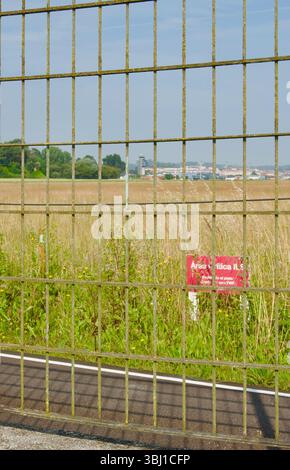 A Warning sign of ILS Critical Area Air Traffic Control at Luton ...