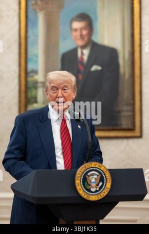 The U.S. Ambassador to China David Purdue is sworn in by Secretary of ...
