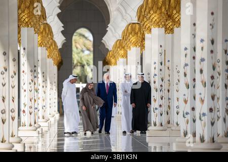 President Donald Trump tours Sheikh Zayed Grand Mosque, Thursday, May ...