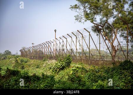 A border fence on the Bangladesh-India border in Brahmanbaria ...