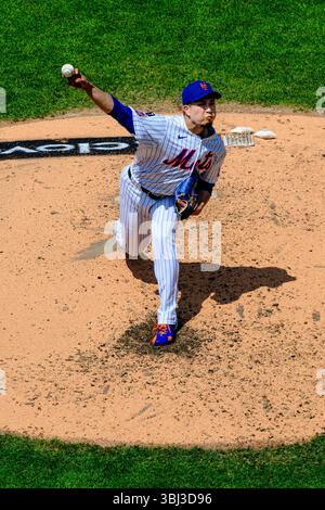New York Mets pitcher Kodai Senga (34) throws during the first inning ...