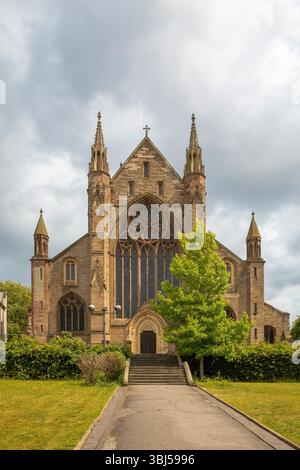 The central tower of Worcester Cathedral n the perpendicular style ...