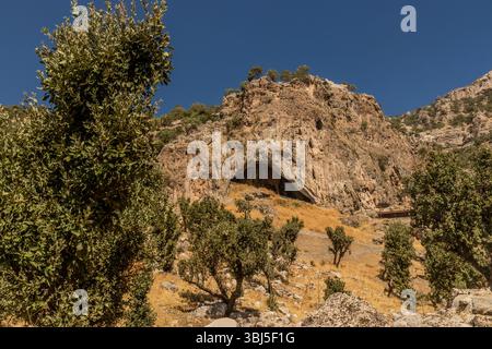 Opening of Shanidar cave, Kurdistan Region of Iraq Stock Photo - Alamy