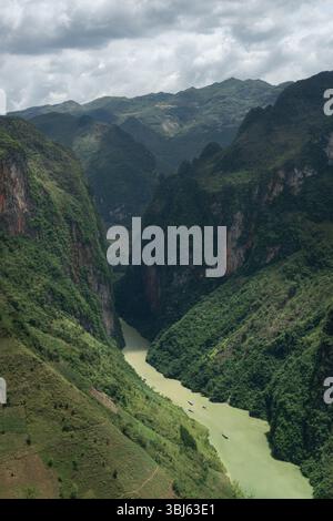 Nho Que River boat cruise view in Ha Giang, Northern Vietnam. Popular ...