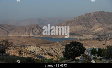 Dukan lake in Kurdistan Region of Iraq Stock Photo - Alamy
