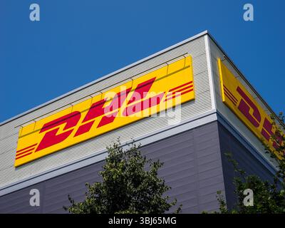DHL Express Reading, Courier Company, Reading, Berkshire, England, UK ...