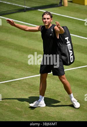 Justin Engel (GER) verabschiedet sich vom Stuttgarter Publikum bedankt ...
