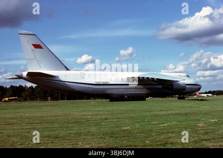 Soviet Aeroflot Antonov An-124 Ruslan transport plane CCCP-82007 on ...